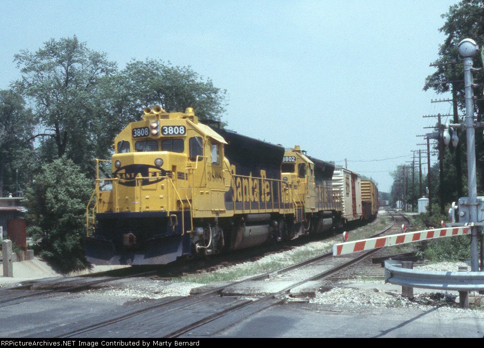 Brand New AT&SF 3808 and 3802 with Long Drag